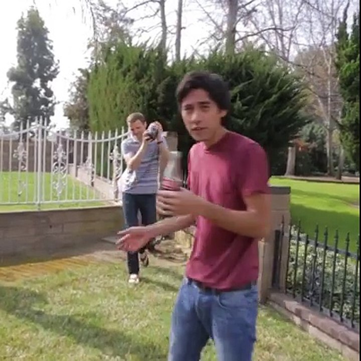 Funny Guy Flying With Coca Cola - video Dailymotion