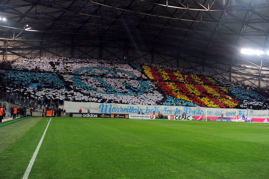 Le stade Vélodrome et la passion des tifos - Vidéo Dailymotion