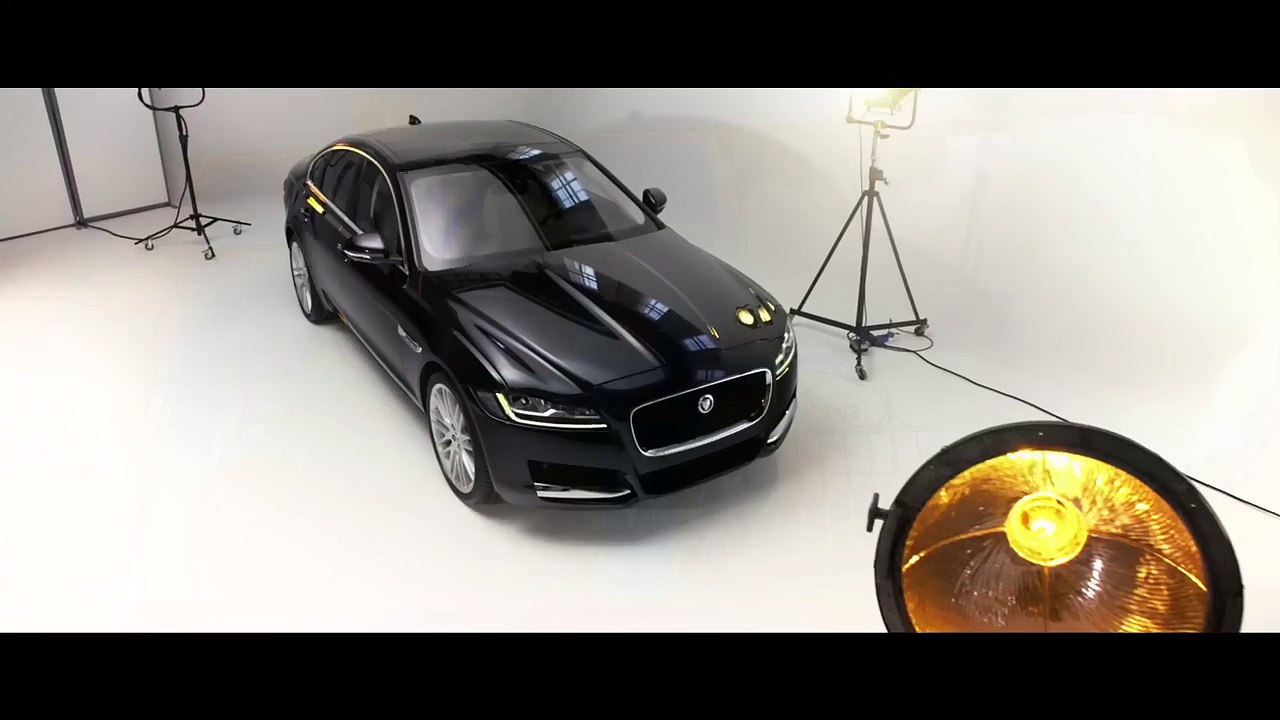 La nouvelle XF décryptée par le designer en chef de Jaguar - Vidéo ...