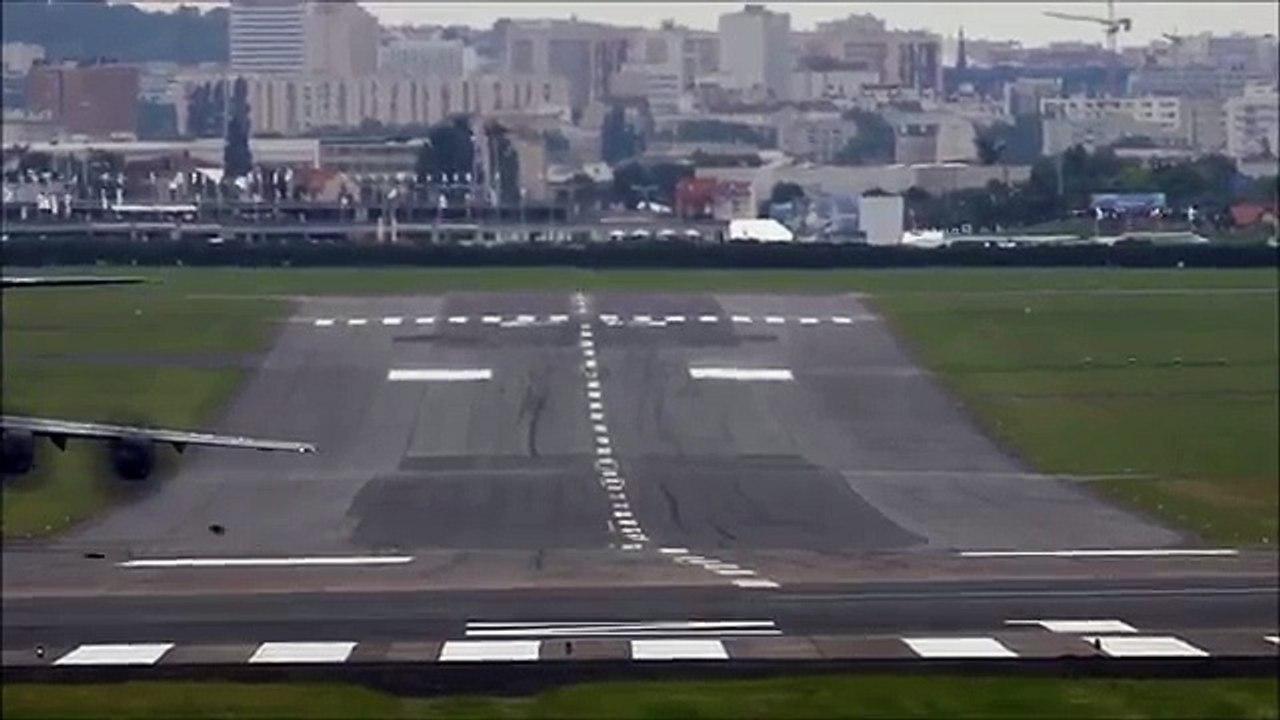Unbelievable Airbus A400 vertical take off _ Amazing Air Show Paris Air ...