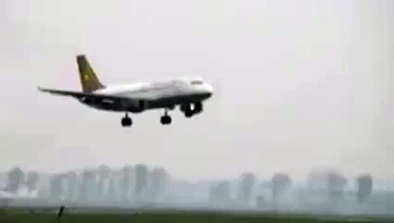 Scariest Plane Landing Ever amazing - video Dailymotion