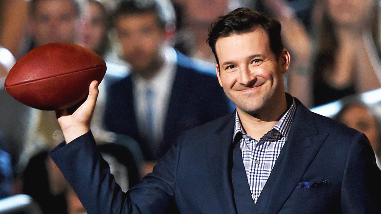 Tony Romo Makes 'Deflategate' Joke During ACM Awards - video Dailymotion