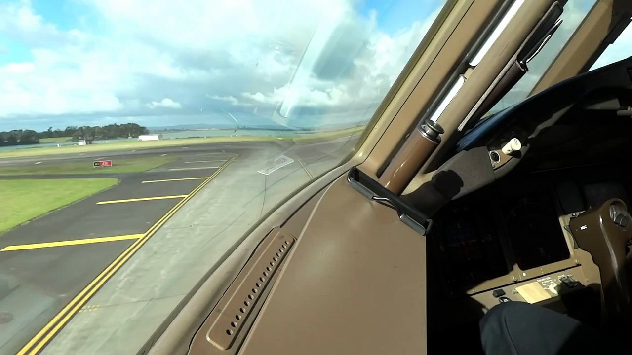 Boeing 777 takeoff - Cockpit view - HD - video Dailymotion