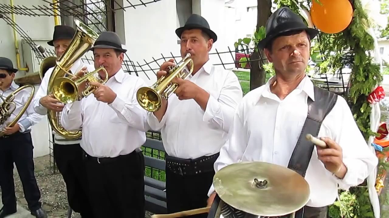 Fanfara "Trandafirul" Calafindesti - video Dailymotion