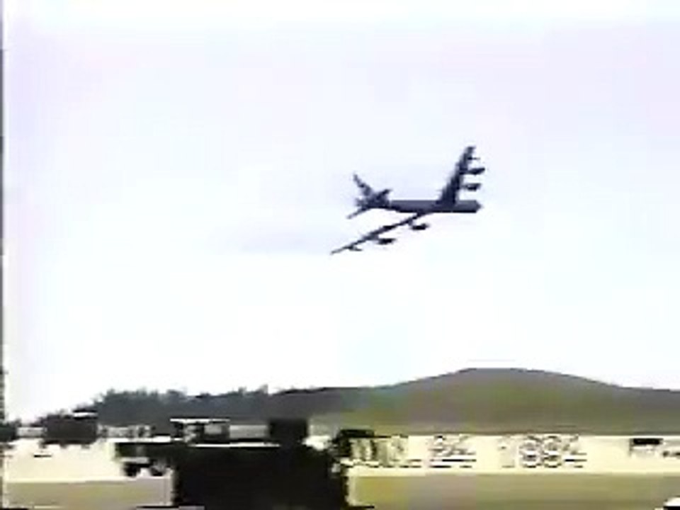 The Crash of Czar 52 at Fairchild AFB, WA, in 1994 - video Dailymotion
