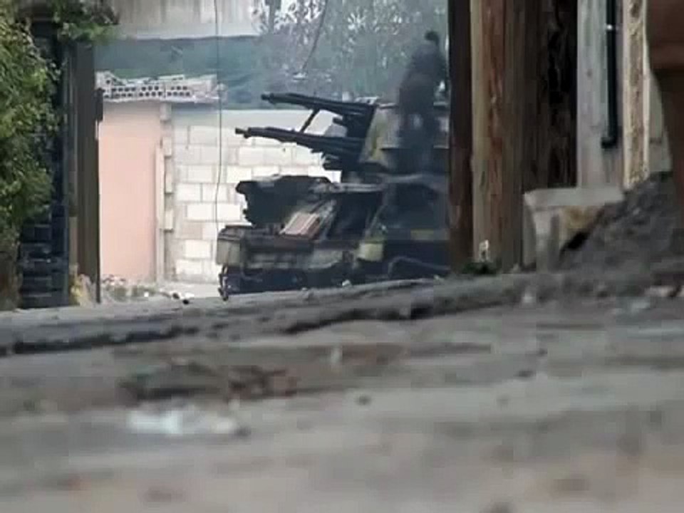 Homs | An Anti-aircraft "Shilka" shooting at the cameraman on purpose ...
