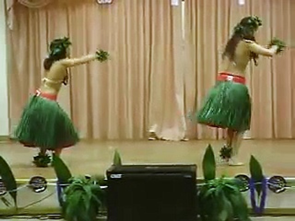 Lilo and Stitch hula dance. - video Dailymotion