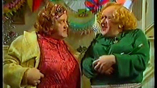 Les Dawson - It's Christmas with Cissie & Ada - video dailymotion