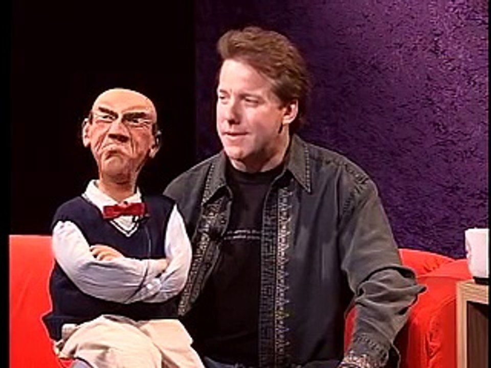 Ventriloquist Jeff Dunham brings Walter on BU Tonight - video Dailymotion