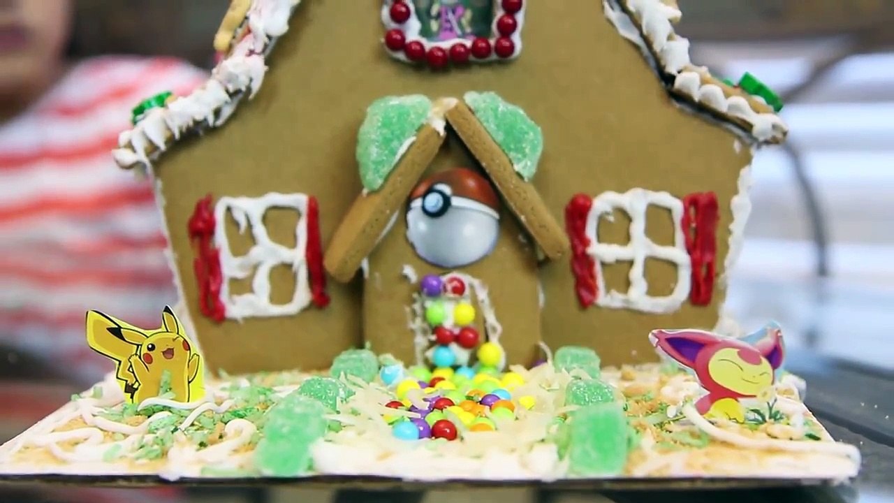 Pokémon Gingerbread House Building w/ Skylander Boy and Girl ...