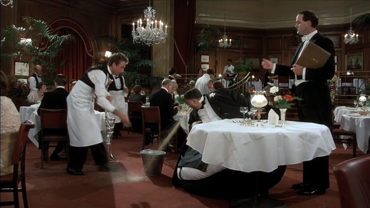 Mr. Creosote - Monty Python's The Meaning of Life - video Dailymotion
