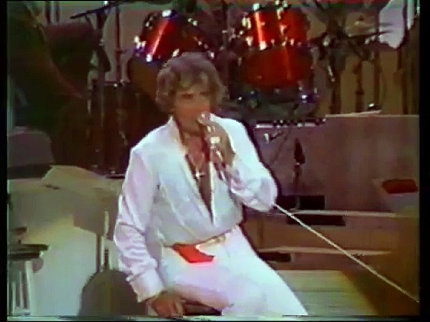 Engelbert Humperdinck welcomed the audience into his world with an ...