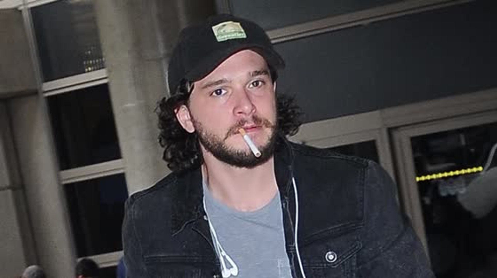 Kit Harington Smoking