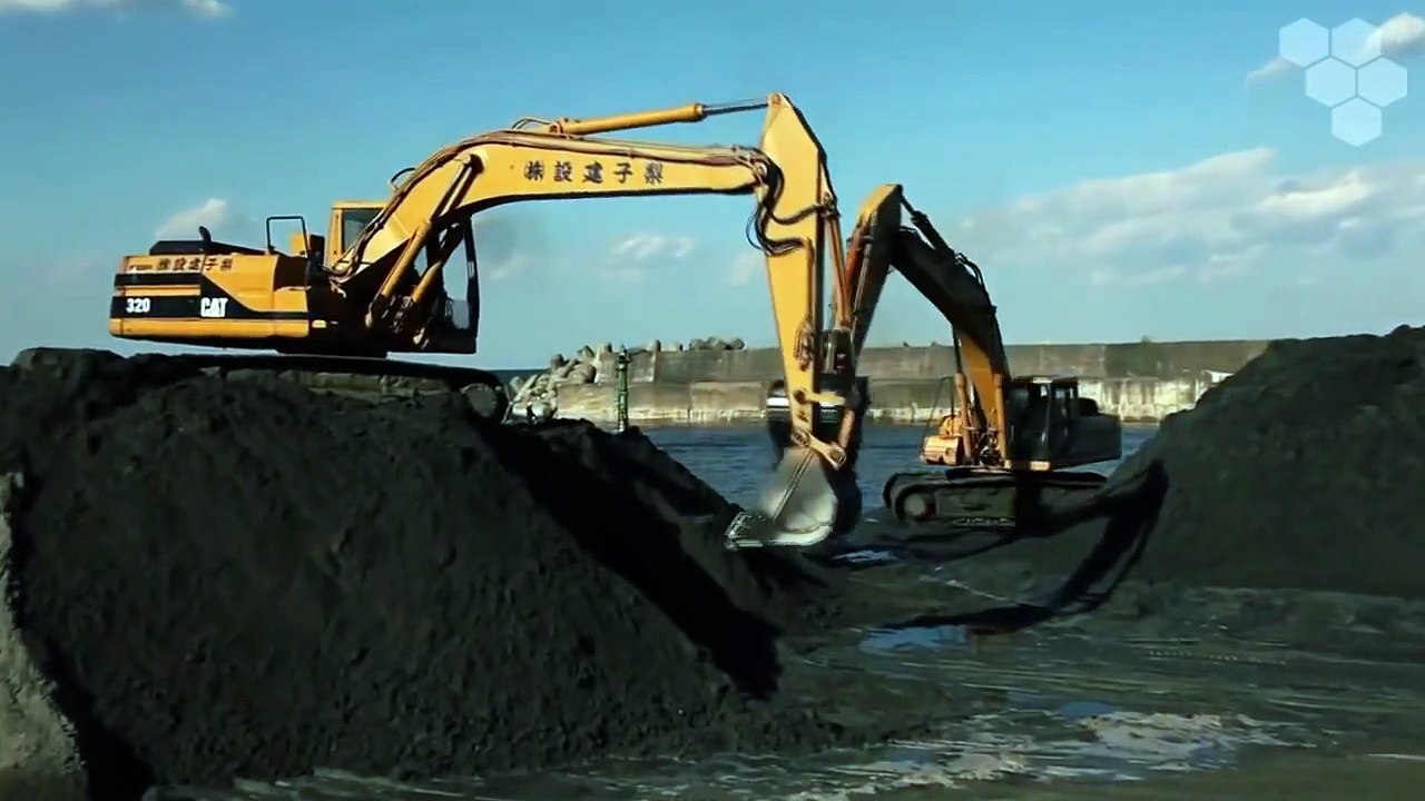 Underwater bulldozer Komatsu D155W - Amphibious Bulldozers in action ...