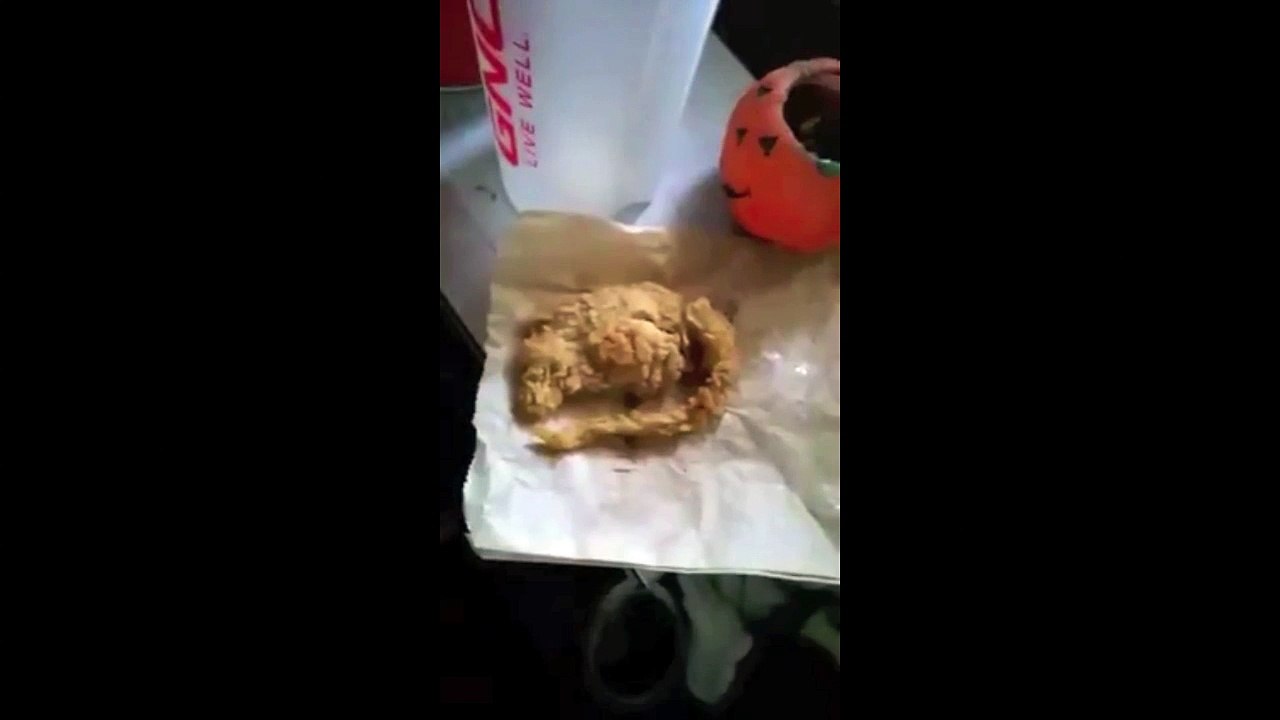 Il retrouve un Rat frit dans son Bucket KFC! - Vidéo Dailymotion