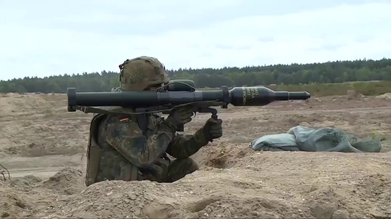 German RPG Panzerfaust 3 - German Czech Dutch Army in Action - video ...