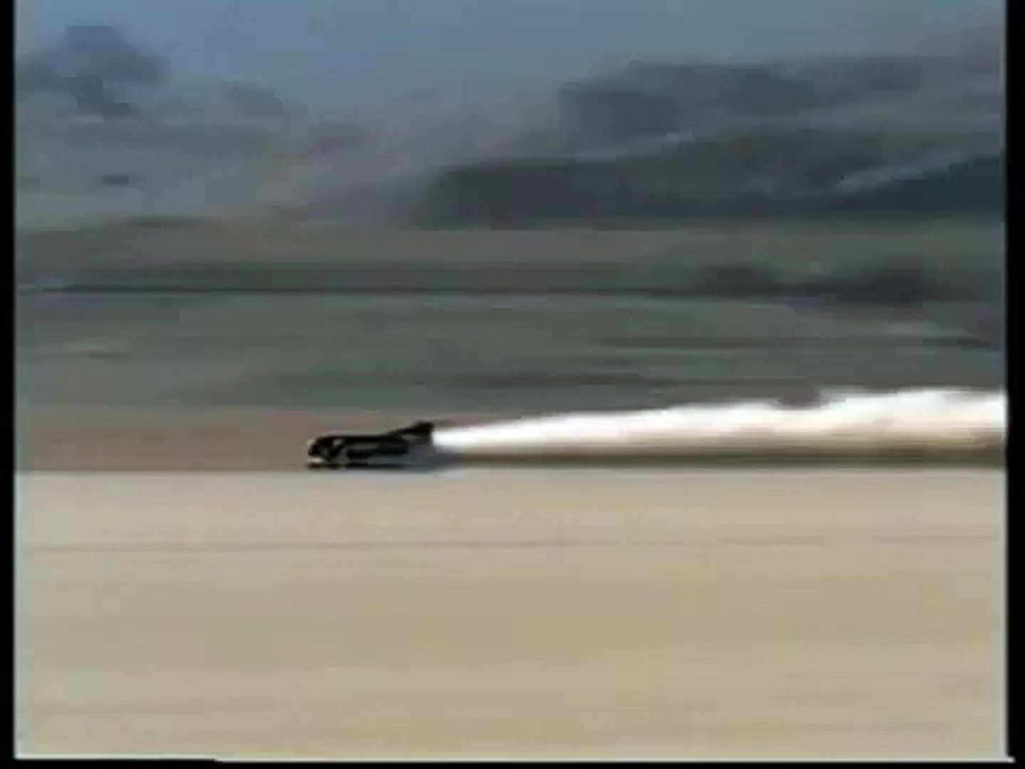 Thrust Ssc Sonic Boom 135 Thrust Super Sonic Car Foto's En