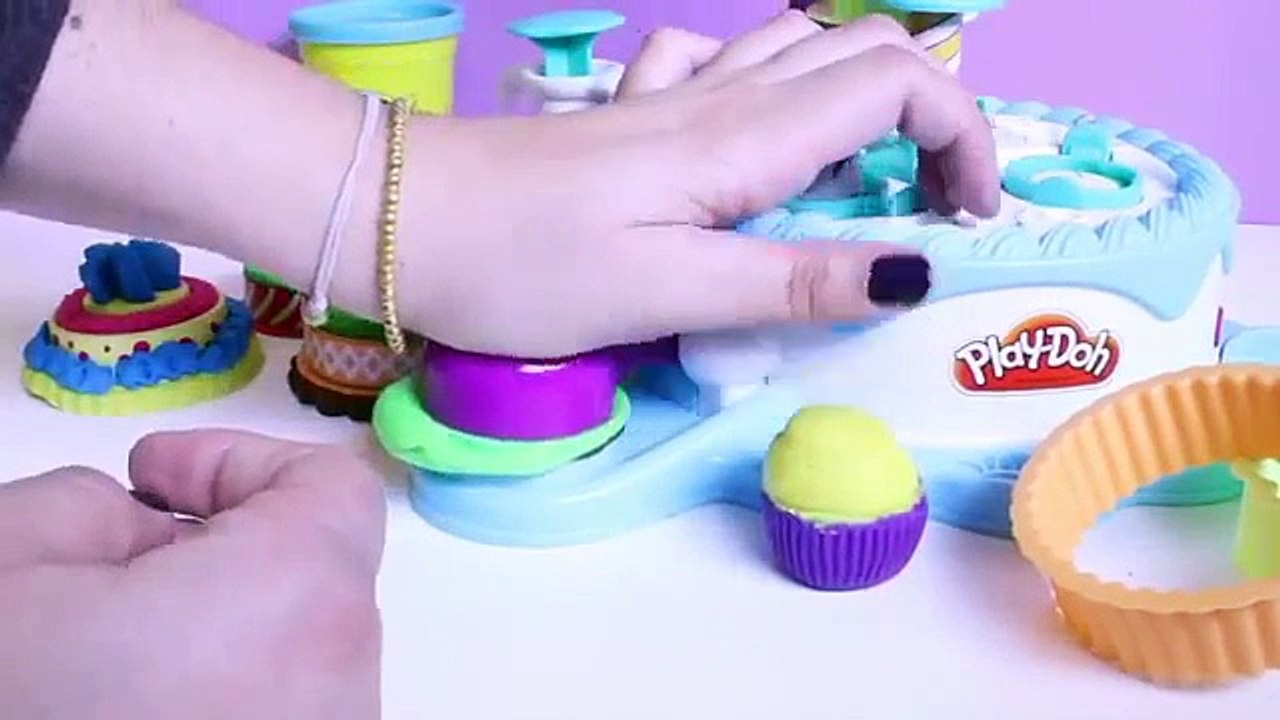 Play Doh Frosting Fun Bakery Playset Mold & Bake Cupcakes With Cake ...