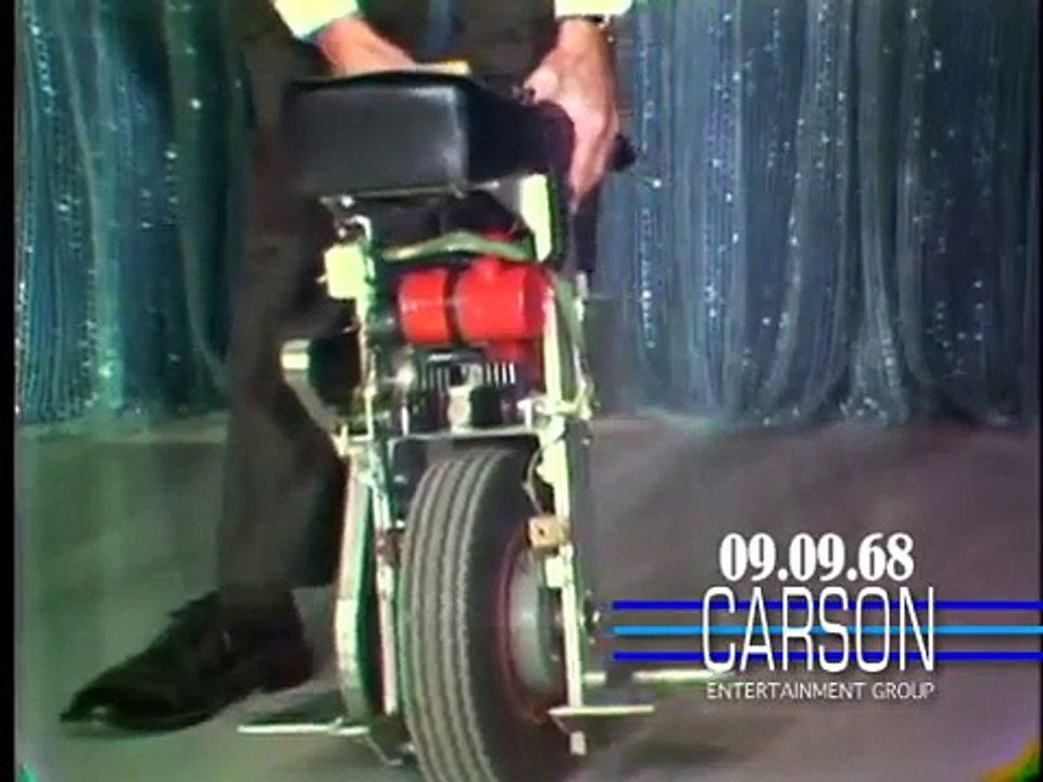 Johnny Carson Blooper: Johnny's Unicycle Demo Goes Wrong on "The ...