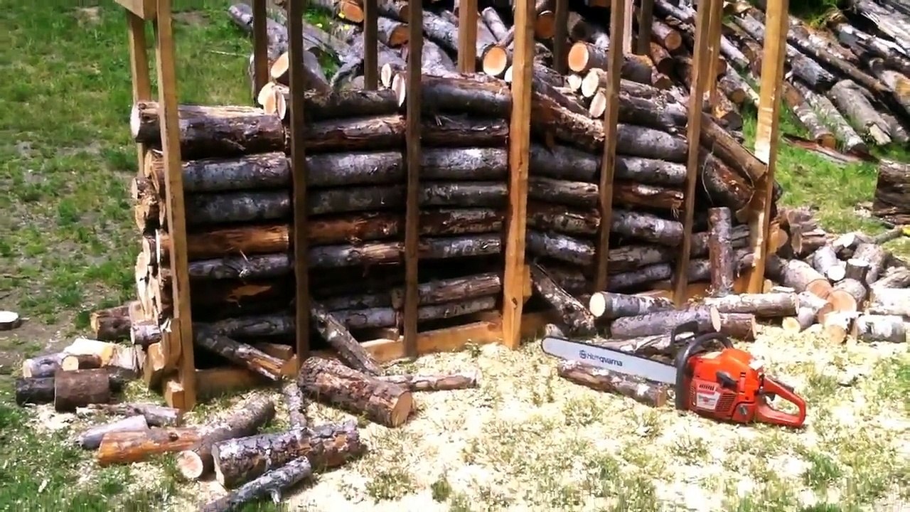 Log bucking rack. Firewood cutting to length made easier. - video Dailymotion