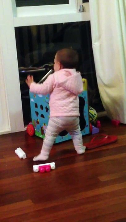 Twerking baby! Daisy Dancing #thedaisydiaries - video Dailymotion