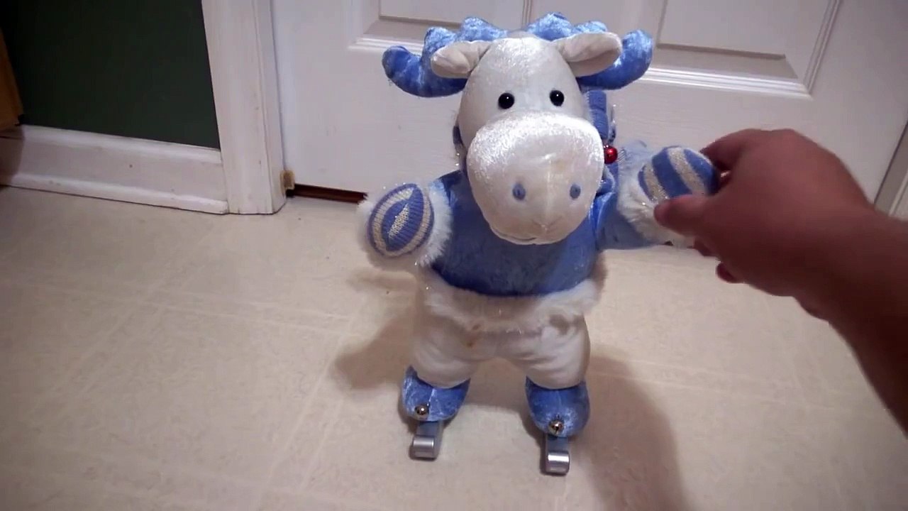 Mark the Moose, on the loose, spreading Christmas cheer - video Dailymotion