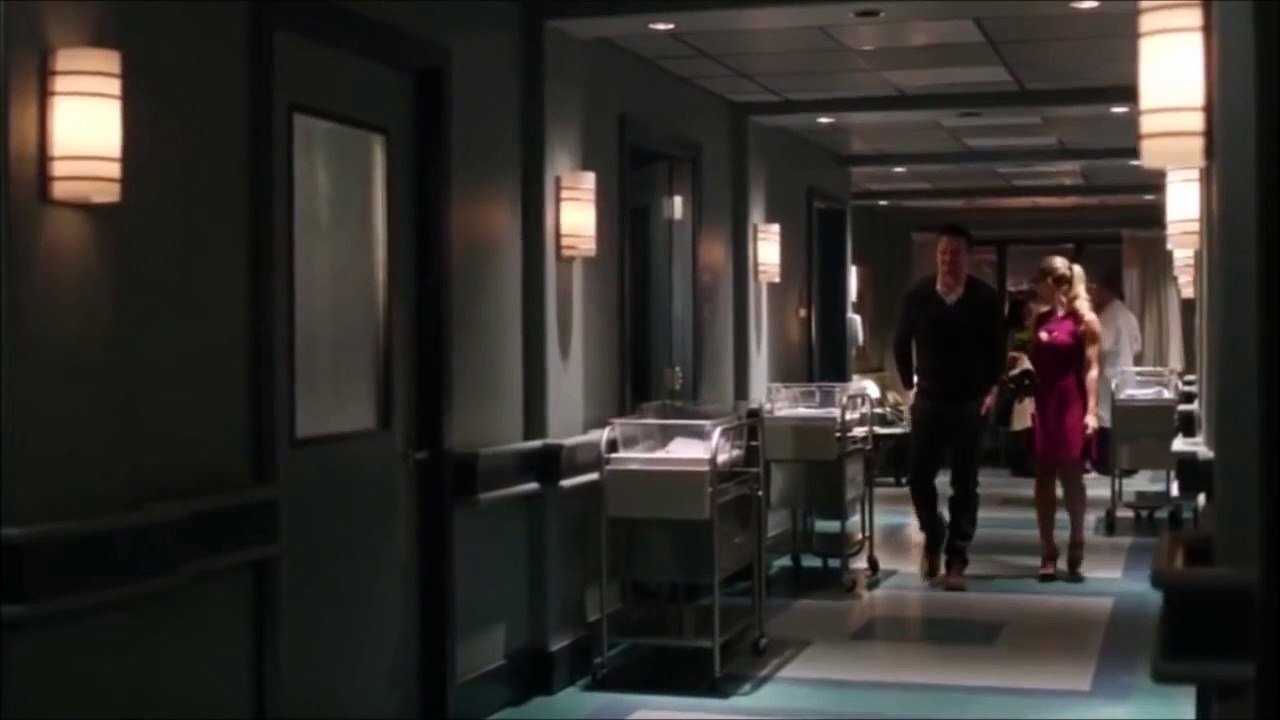 Arrow/The Flash - Oliver VS. Barry, Felicity Kiss [HD] - video Dailymotion