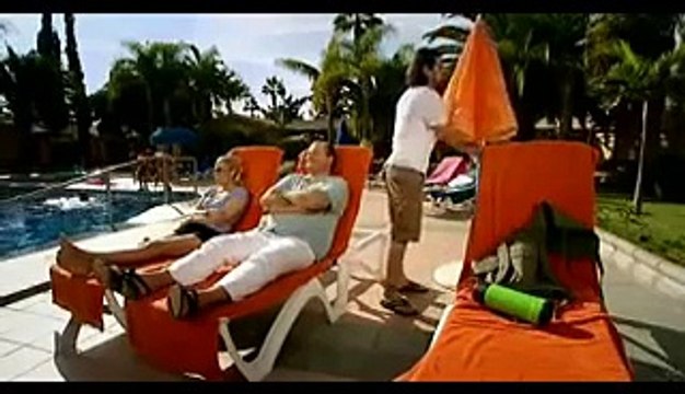 Thomas Gratzer über Tom Neuwirths Debüt im Rabenhof Theater