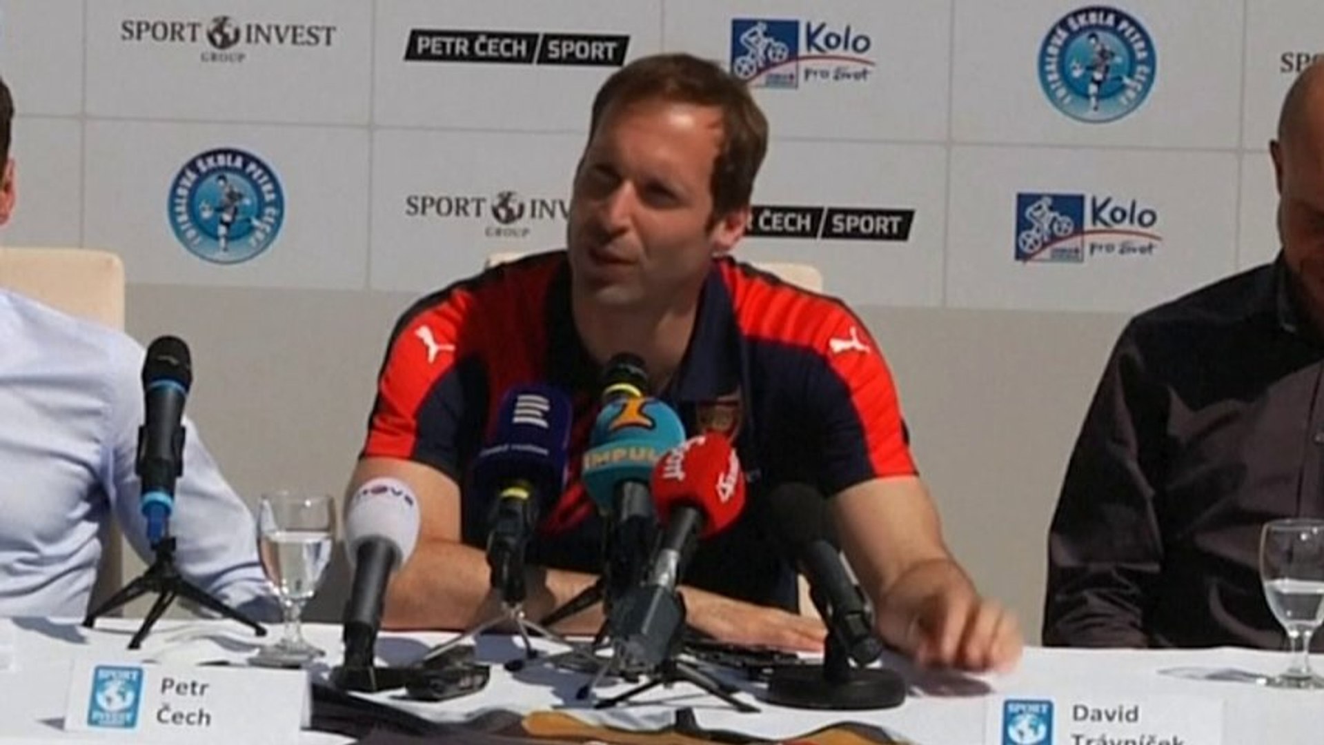 Arsenal-bound Cech unveiled in Prague | beIN SPORTS