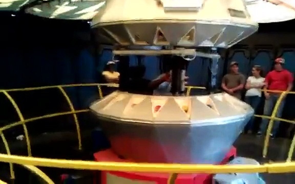 Gravitron/Starship 3000: Operator out of the cockpit!!! - video Dailymotion