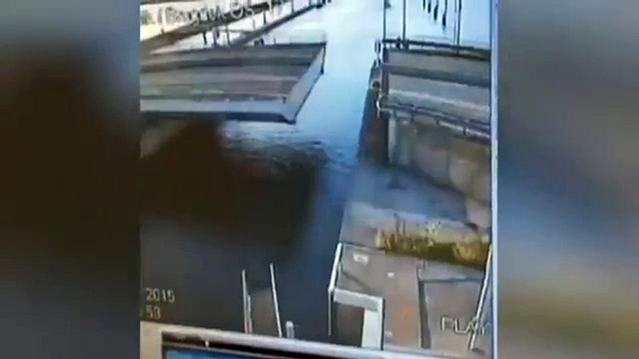 Raw Video Dutch Driver tries to jump drawbridge - and fails - video ...