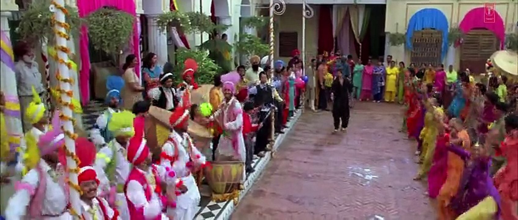 Nagada Nagada (Video Full Song) Movie Jab We Met- Kareena Kapoor ...