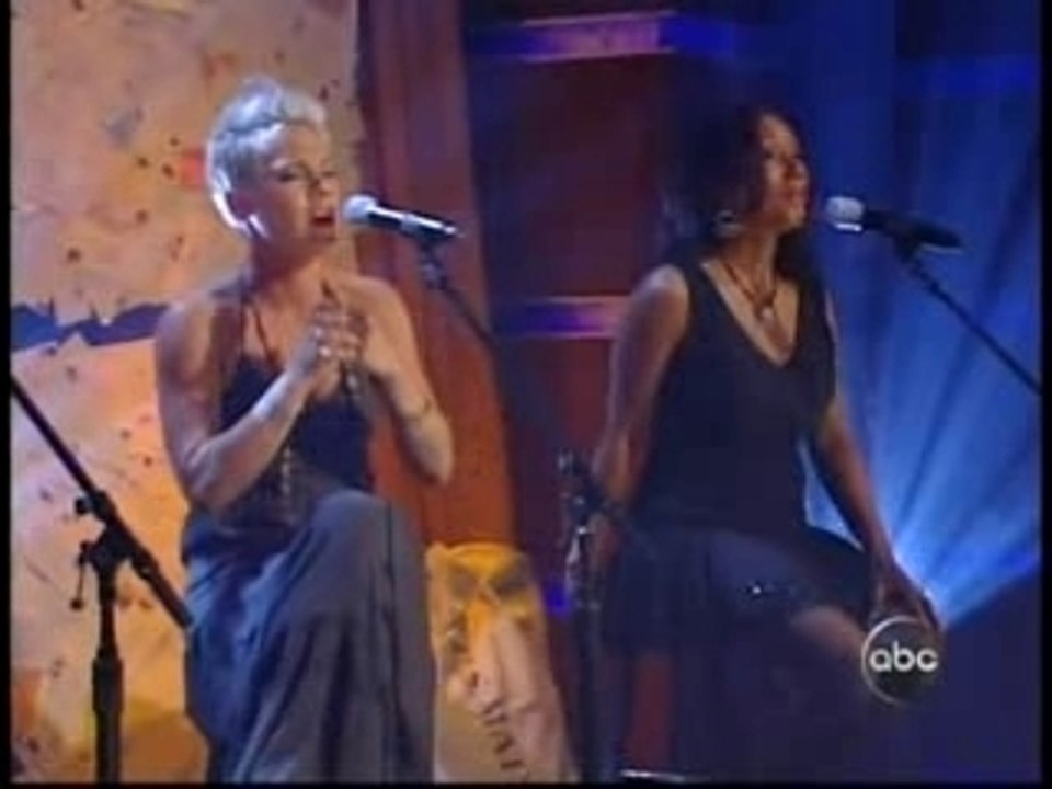 Pink Performs Dear Mr President - video Dailymotion