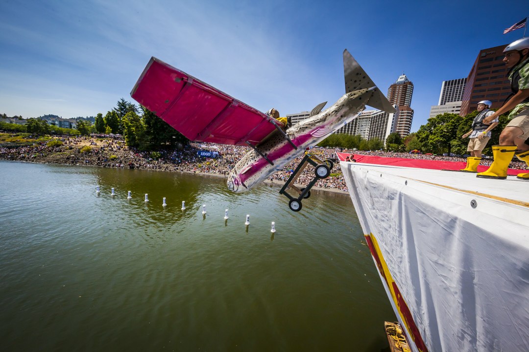 Human Powered Flying Machine Competition- Red Bull Flugtag Portland ...