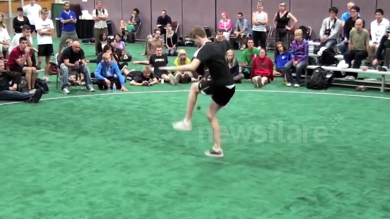 Incredible hacky-sack routine - video Dailymotion