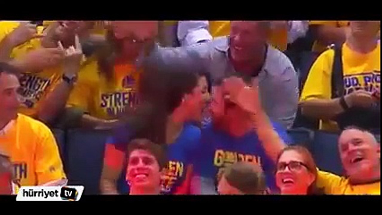 Nba Maçında Kiss-Cam'da Ateşli Öpüşme! NBA match - Hot Kisssing on Kiss ...