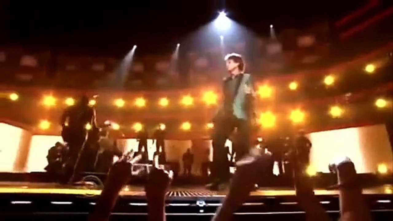 MICK JAGGER - EVERYBODY NEEDS SOMEBODY TO LOVE - Grammy's Awards 2011 ...