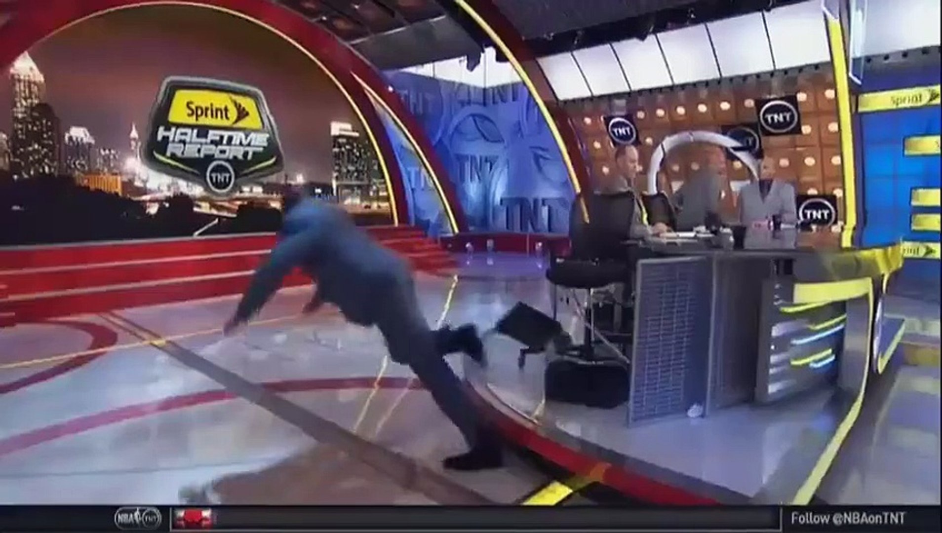 Kevin Hart Shaq Falling