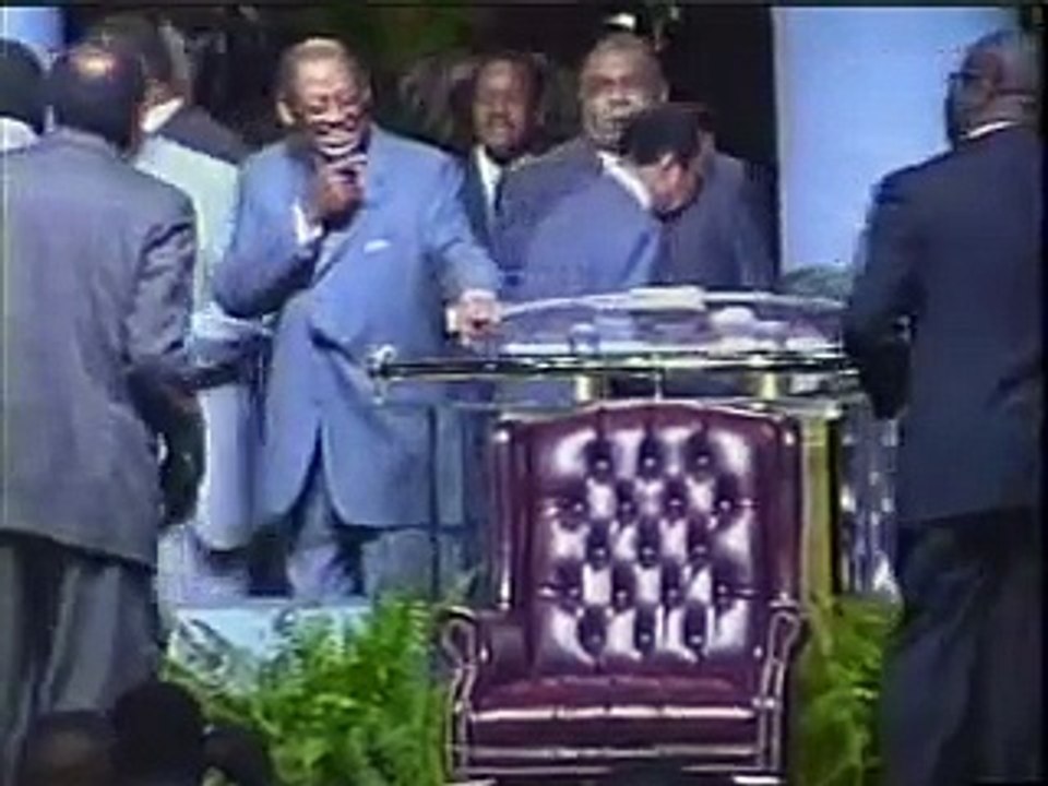 COGIC Bishop GE Patterson Preaches Charity Love and Giving Praise Break ...