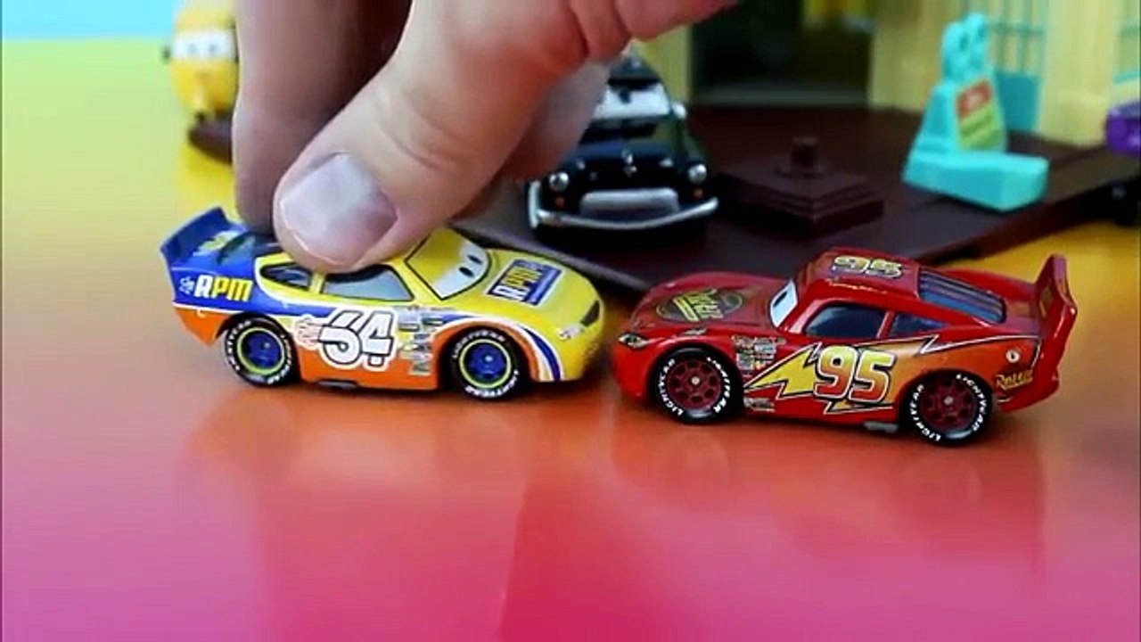 Disney Pixar Cars Lightning McQueen races RPM 64 Piston Cup figure 8 ...