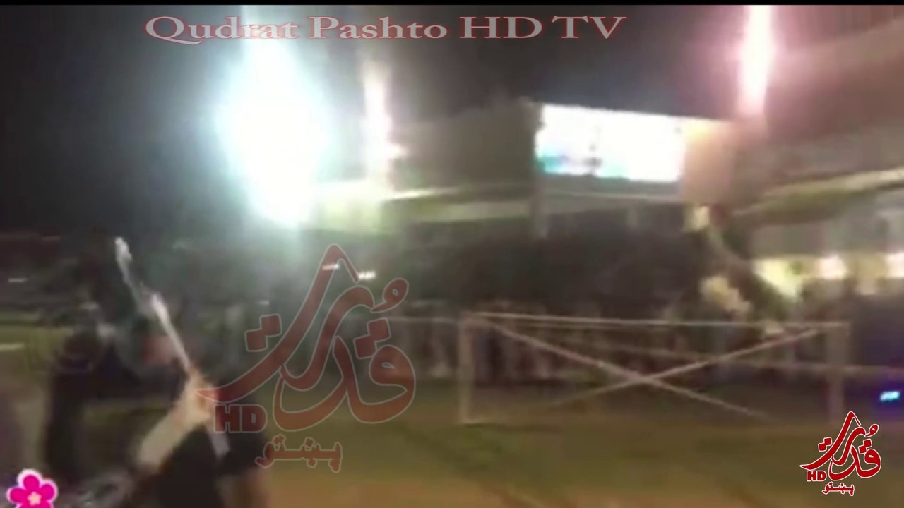 Gul Parana Live Singing In Ayoub Stadium Quetta on 14th August - video ...