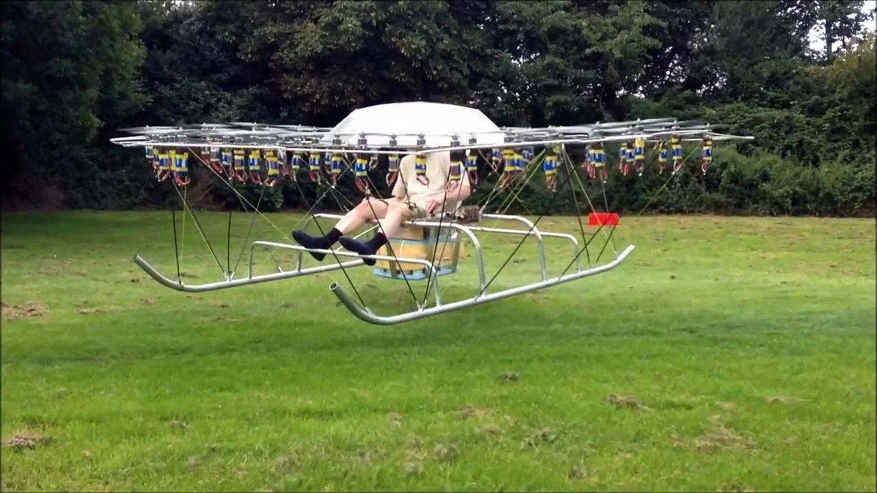 Another human flying machine built out of drones… - Vidéo Dailymotion