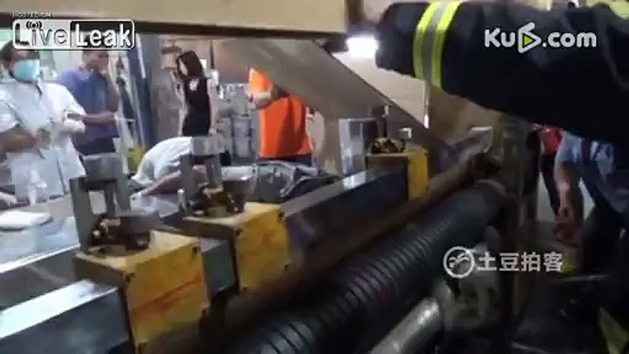 Worker gets arm caught in printing machine - Dailymotion Video