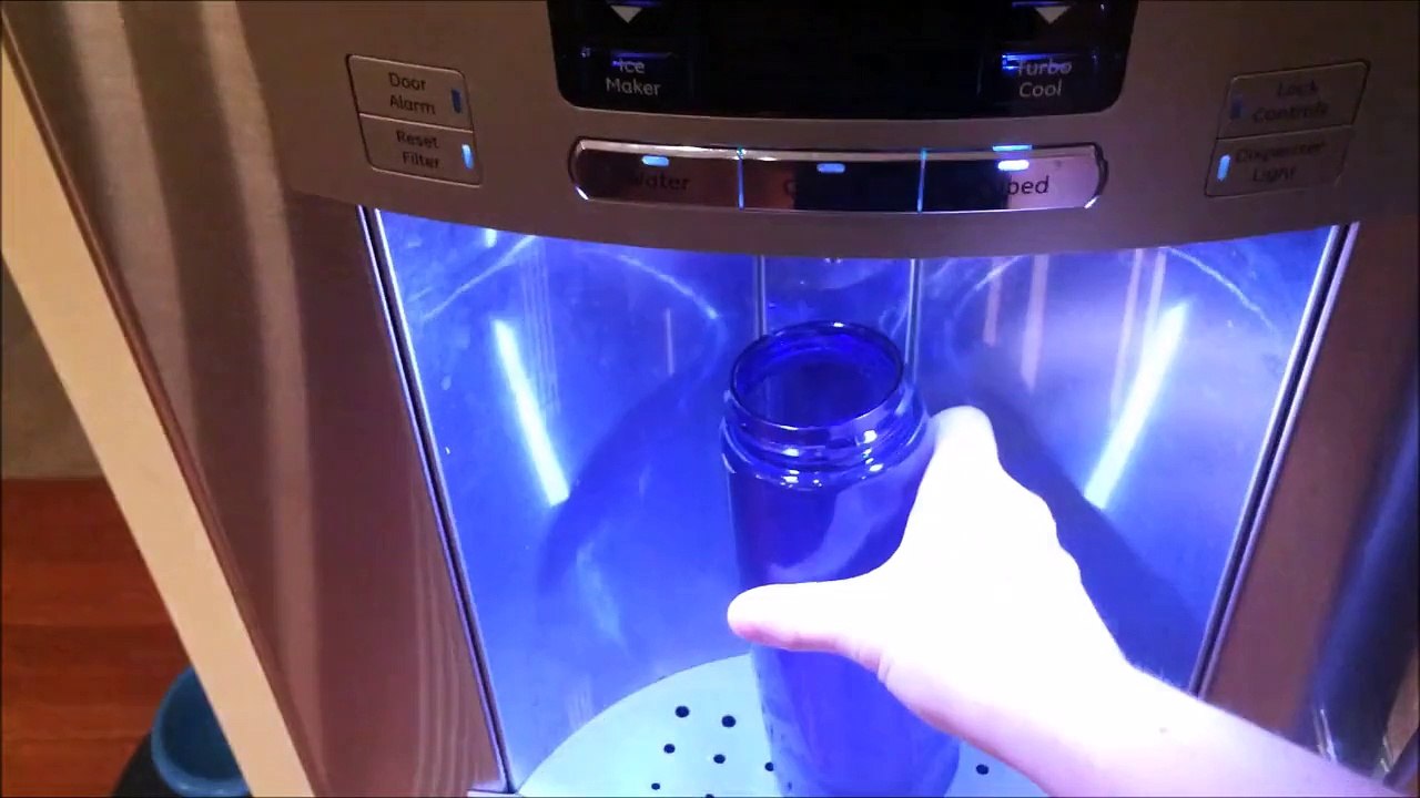Faulty Ice Machine does hilarious fail... - Vidéo Dailymotion