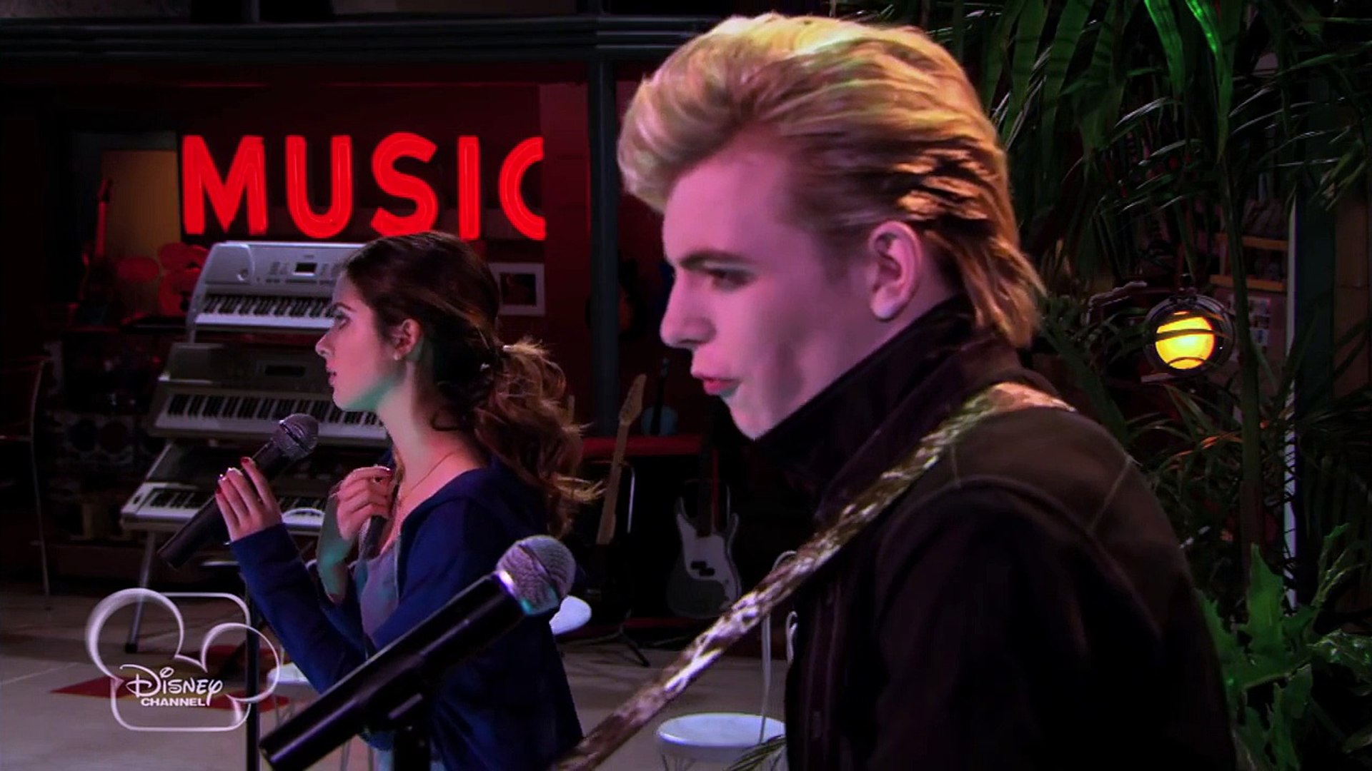 Disney Channel Austin And Ally Kiss Anyone Who Wants A Sequel To