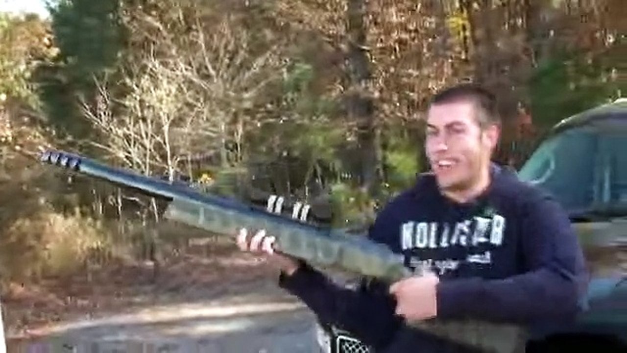 Shooting The Largest Rifle Ever Made - Vídeo Dailymotion
