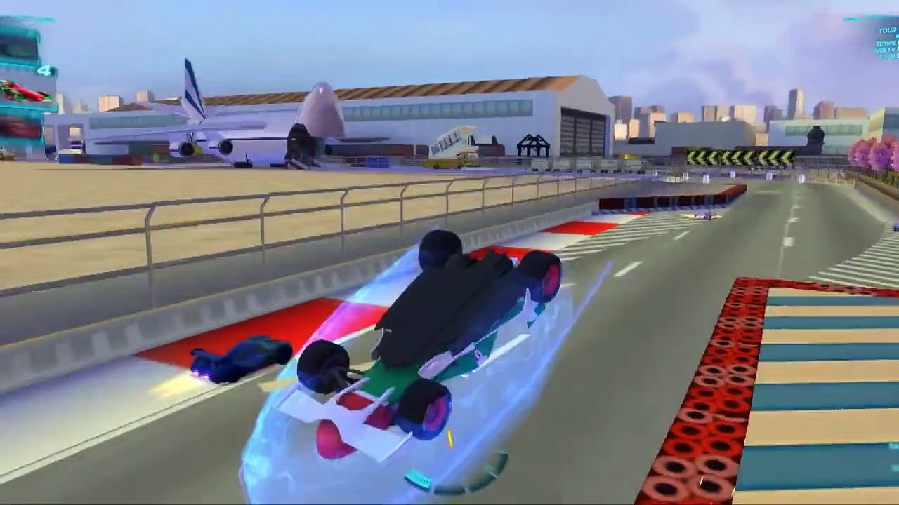 Flash McQueen Fait la course avec Martin et ses amis Cars 2 Le film en ...