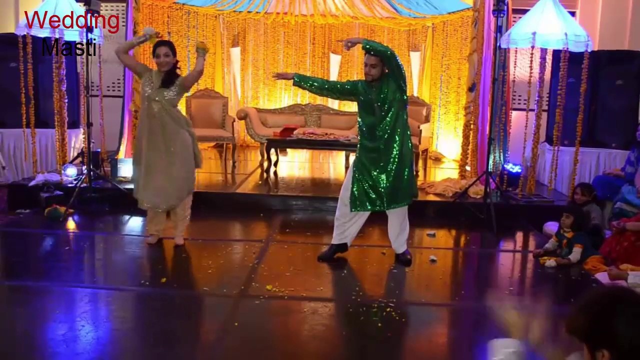 Pakistani Superb Mehndi Couple Dance ON ( Dili Wali Girl Friend Chor ...