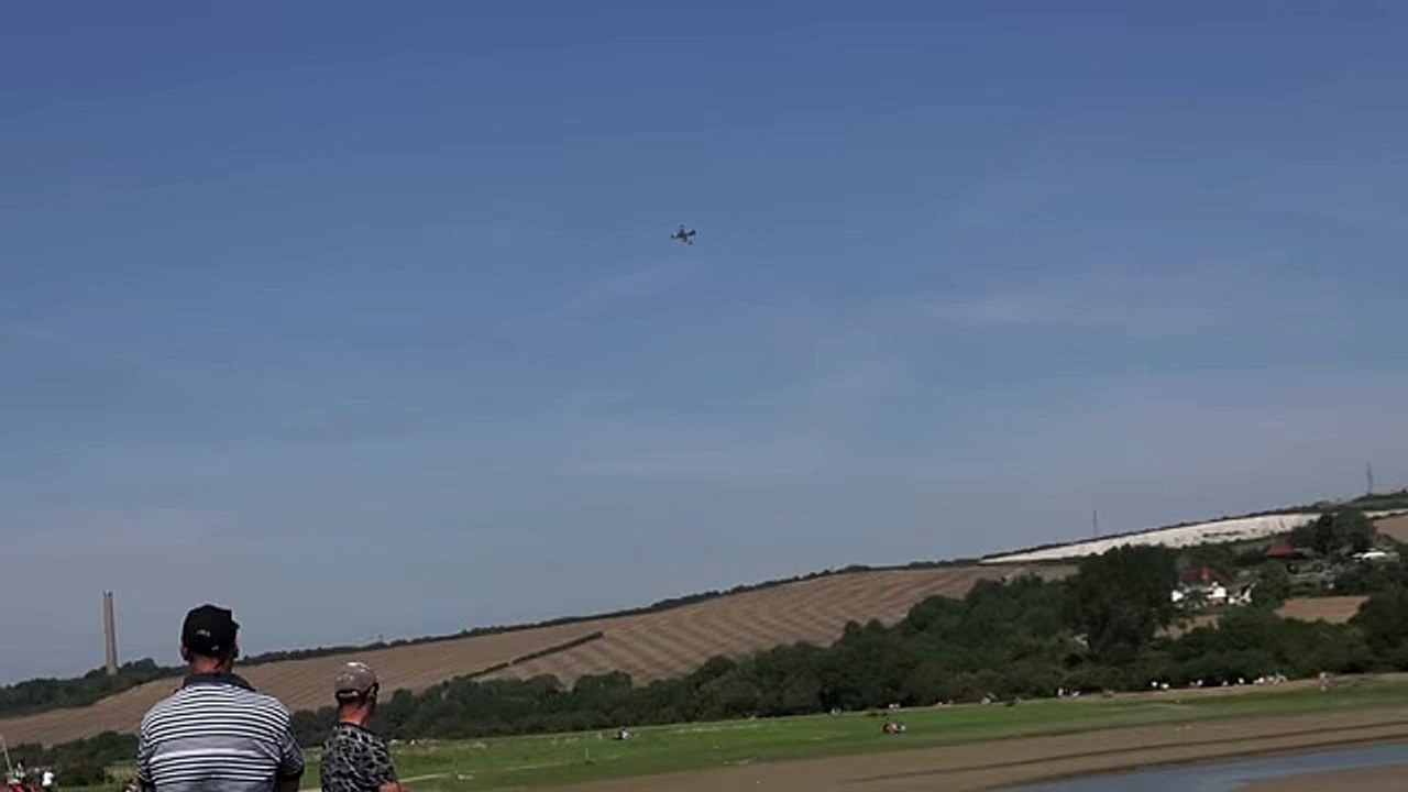 Shocking Hunter Crash at Shoreham Airshow 2015. - YouTube - video ...