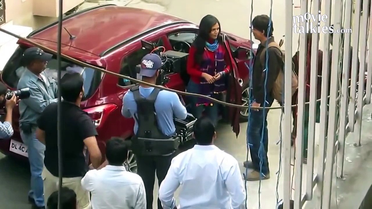 LEAKED: Shahrukh Shooting For FAN Movie In Dwarka | SRK - Dailymotion Video